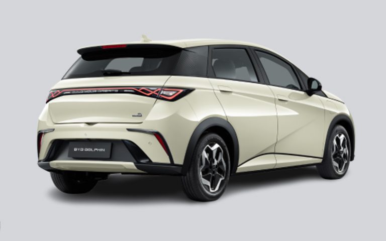 BYD Dolphin ราคา 8 แสน คุ้มไหมเมื่อเทียบกับ ORA Good Cat